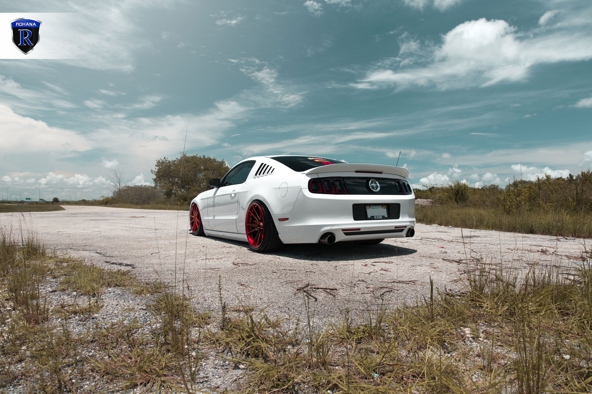 S197 Ford Mustang FL gets a new setup of Rohana RF2 Gloss Red Wheels ...